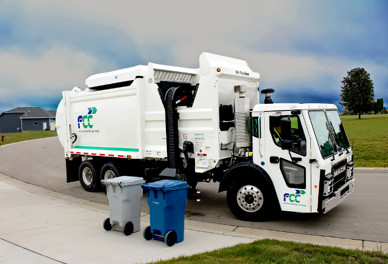 McNeilus Zero Radius Side Loader