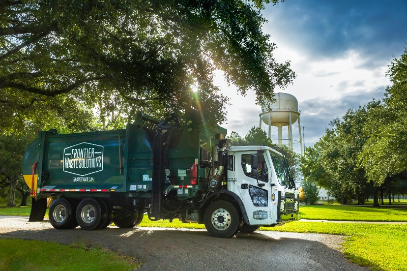 McNeilus Zero Radius Side Loader