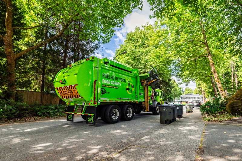 McNeilus Zero Radius Side Loader