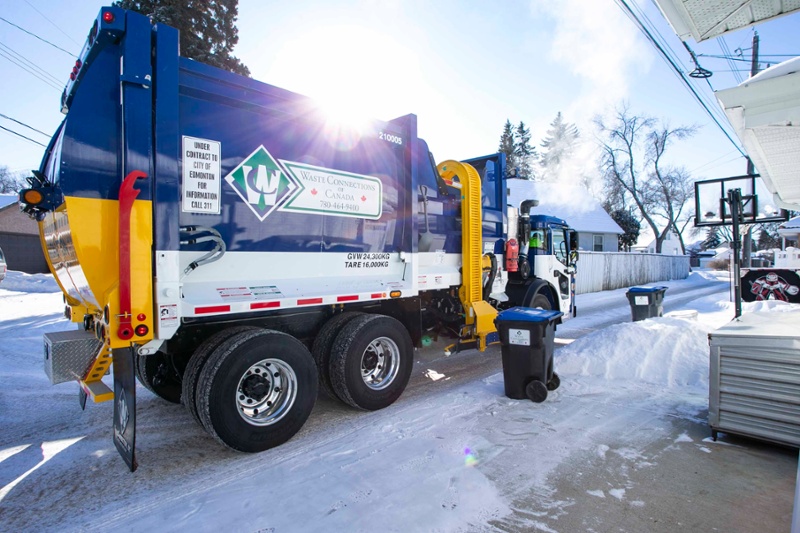 McNeilus Zero Radius Side Loader